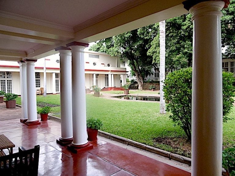 The Magnificent VICTORIA FALLS HOTEL in ZIMBABWE - Old World Splendor ...